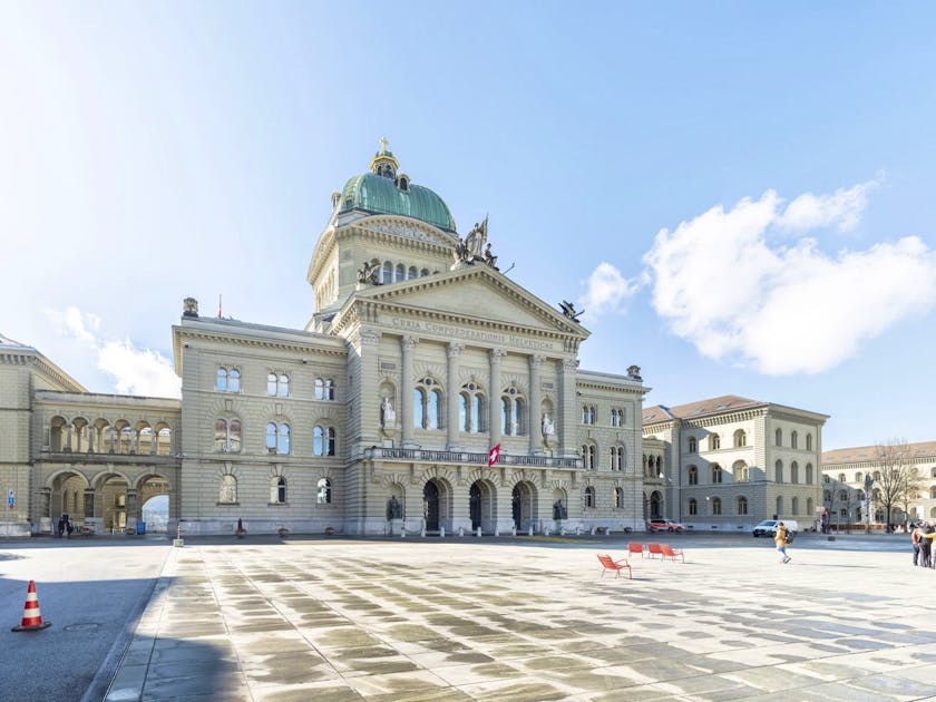 Les Suisses désignent leur nouveau Parlement: force des partis, enjeux ...