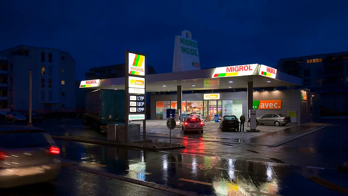 Nuovo CCL per i distributori di benzina, valido anche in Ticino | blue News