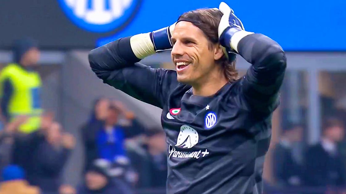 Von der Mittellinie getroffen: Bei diesem frechen Traumtor muss sogar ...