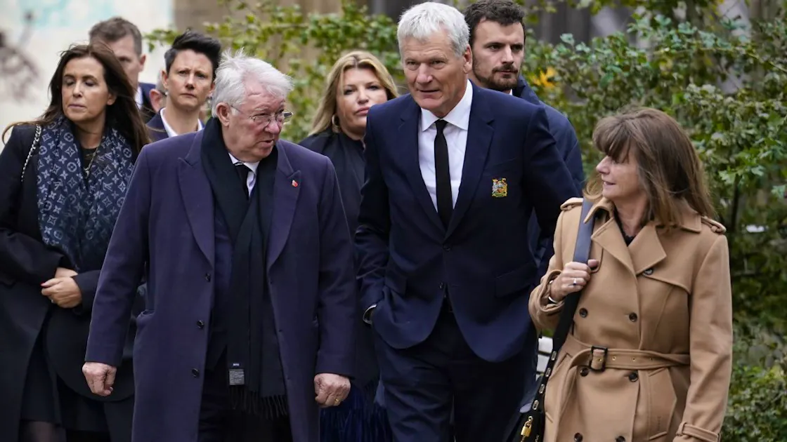 Trauerfeier: Tausende erweisen Bobby Charlton die letzte Ehre | blue News