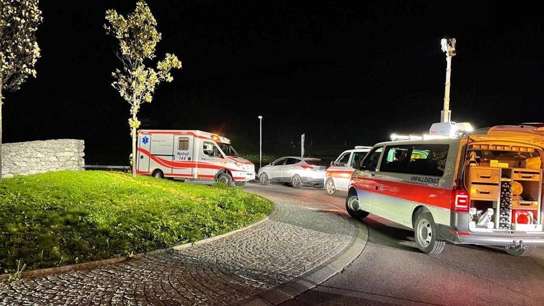 Verkehrsunfall: 18-jähriger Töfffahrer verletzt sich bei Unfall in Domat/Ems schwer | blue News