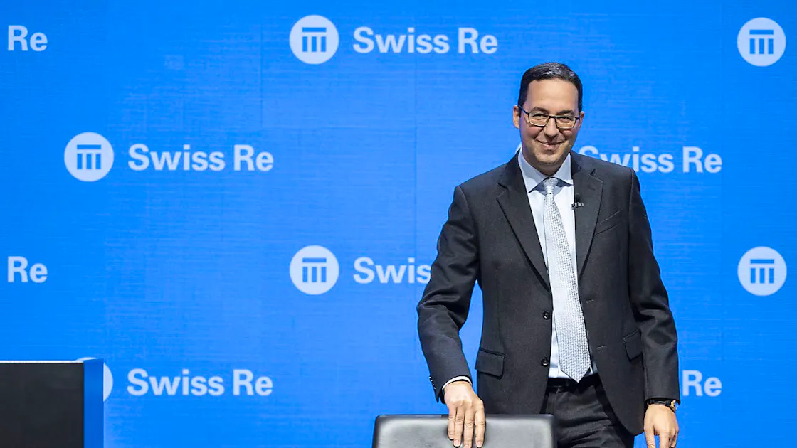 Versicherungen: Swiss Re setzt sich für 2024 hohes Gewinnziel | blue News