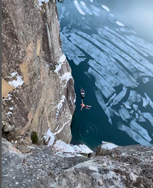 «Saut de la mort»: Il saute de 40 mètres dans l'eau glacée et bat le ...