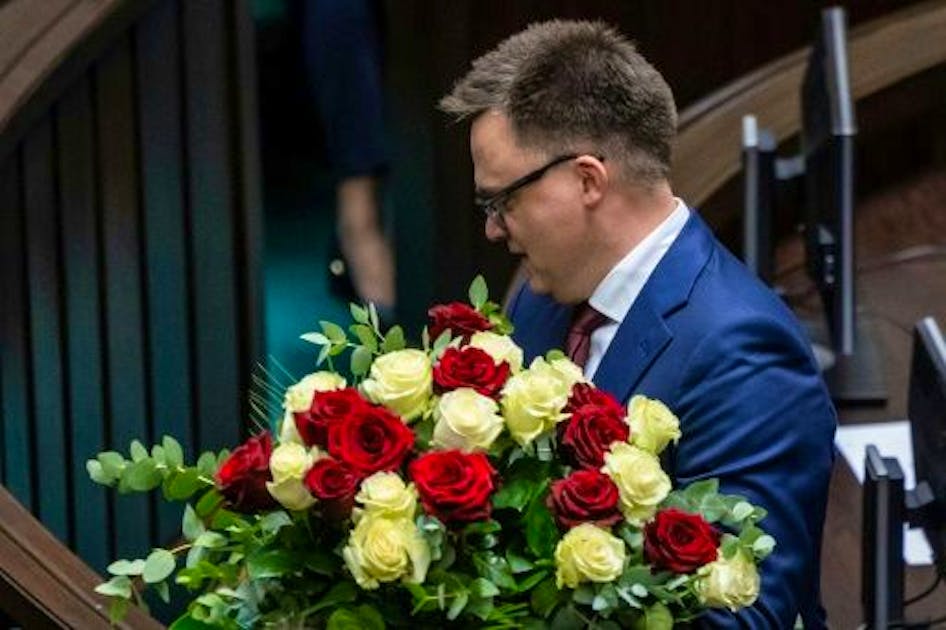 Le nouveau leader du Parlement devient une star des réseaux sociaux ...