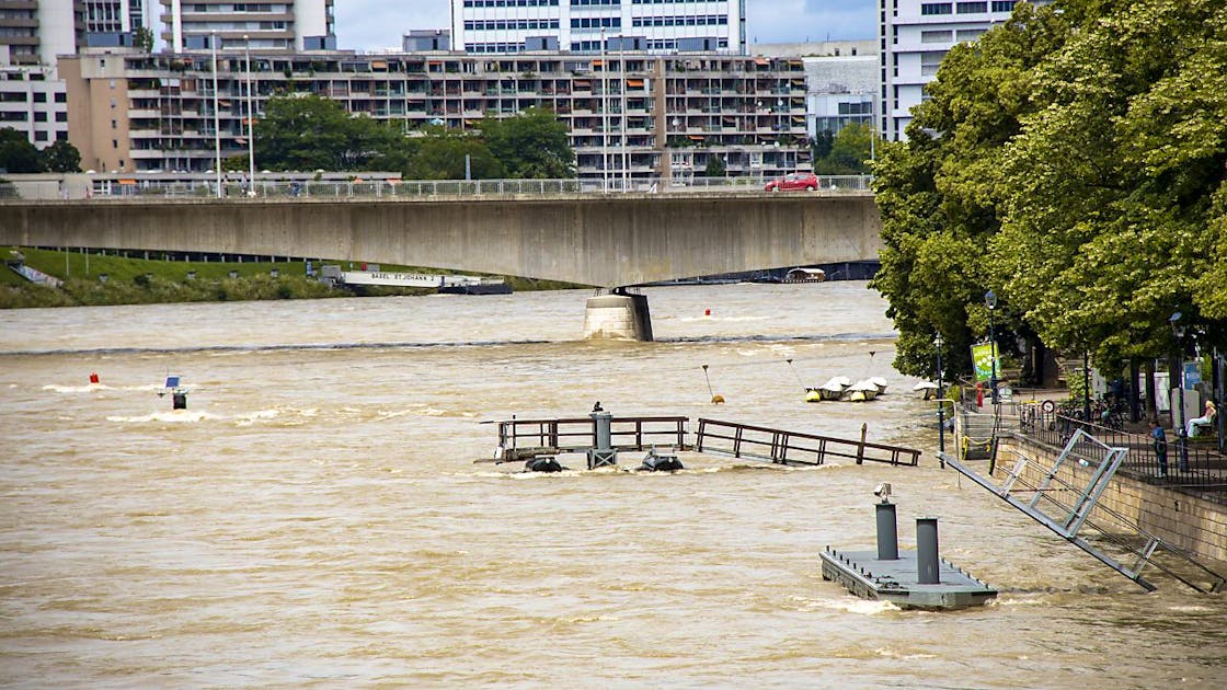 Hochwasser: Rhein bei Basel für die Schifffahrt gesperrt | blue News