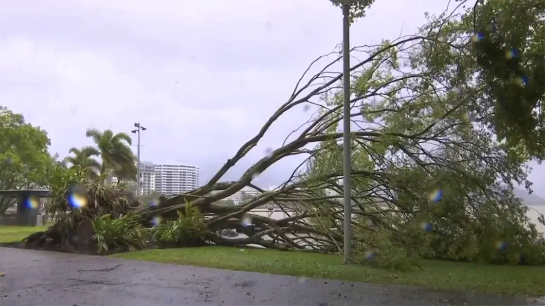 Tempête: Un cyclone tropical se renforce en se dirigeant vers l ...