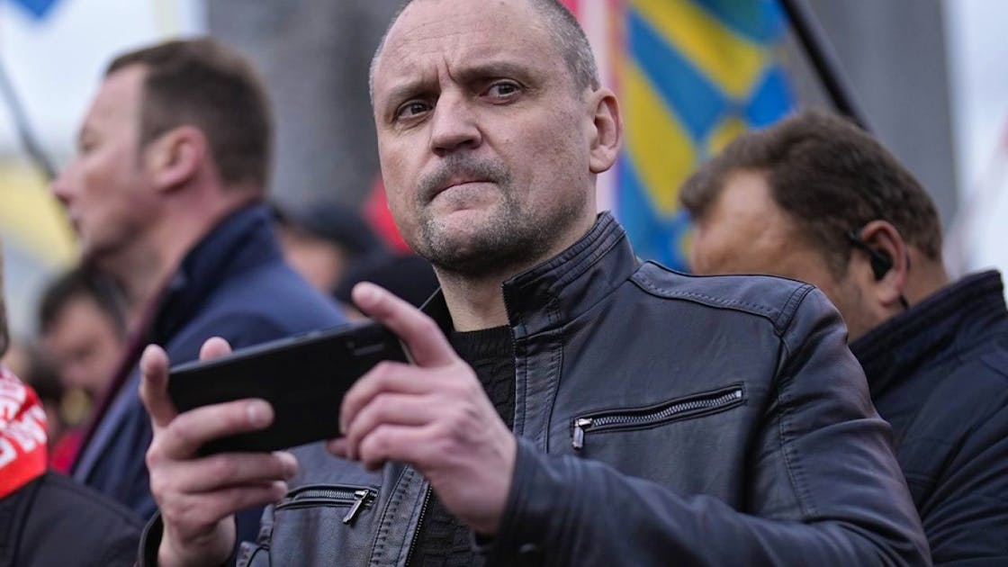 Politica: Russia: legale, arrestato l'oppositore di sinistra Udaltsov | blue News