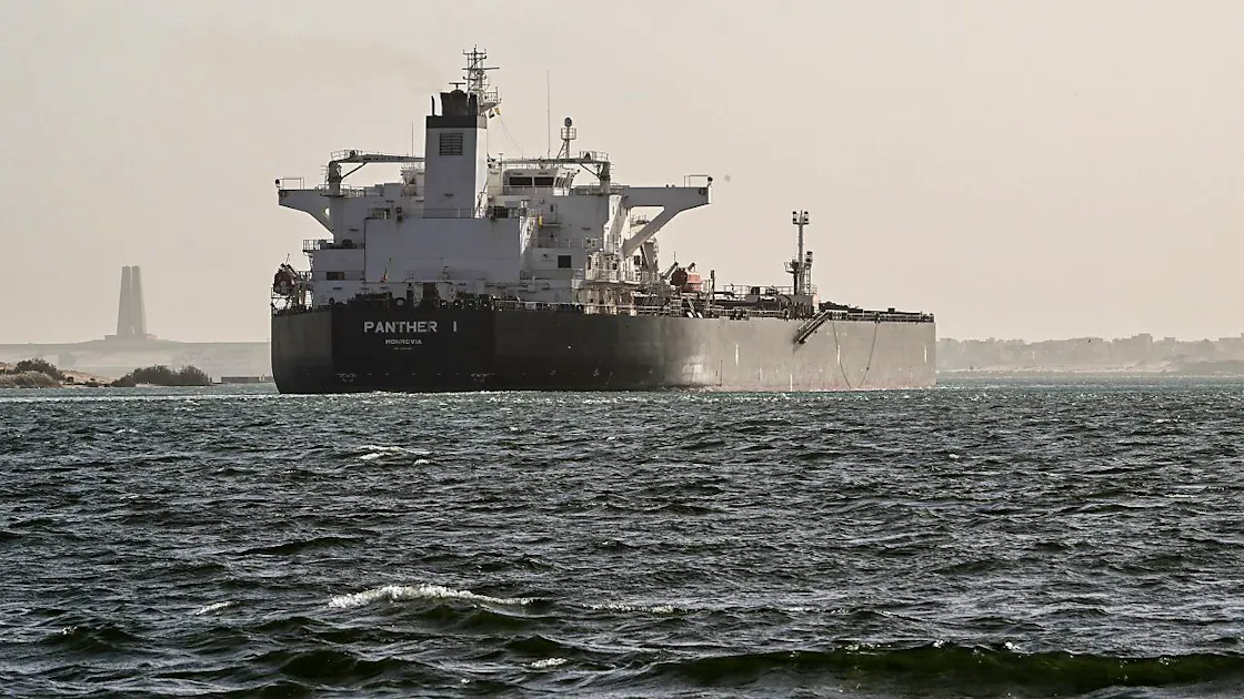 Schifffahrt: Handelsvolumen über den Suez-Kanal um 42 Prozent gesunken ...