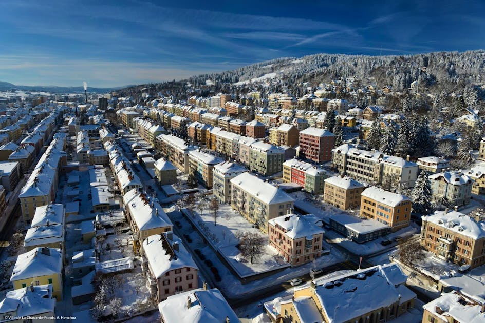Plusieurs logements touchés: Violent incendie dans un immeuble à La ...