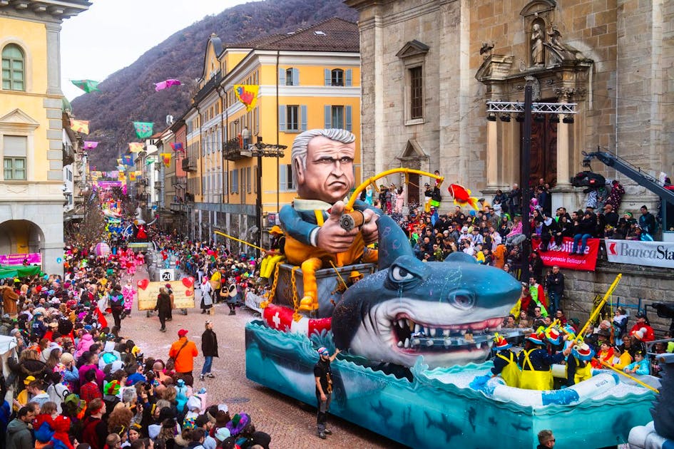 Carnevale: Il corteo del Rabadan ha potuto sfilare senza pioggia | blue ...