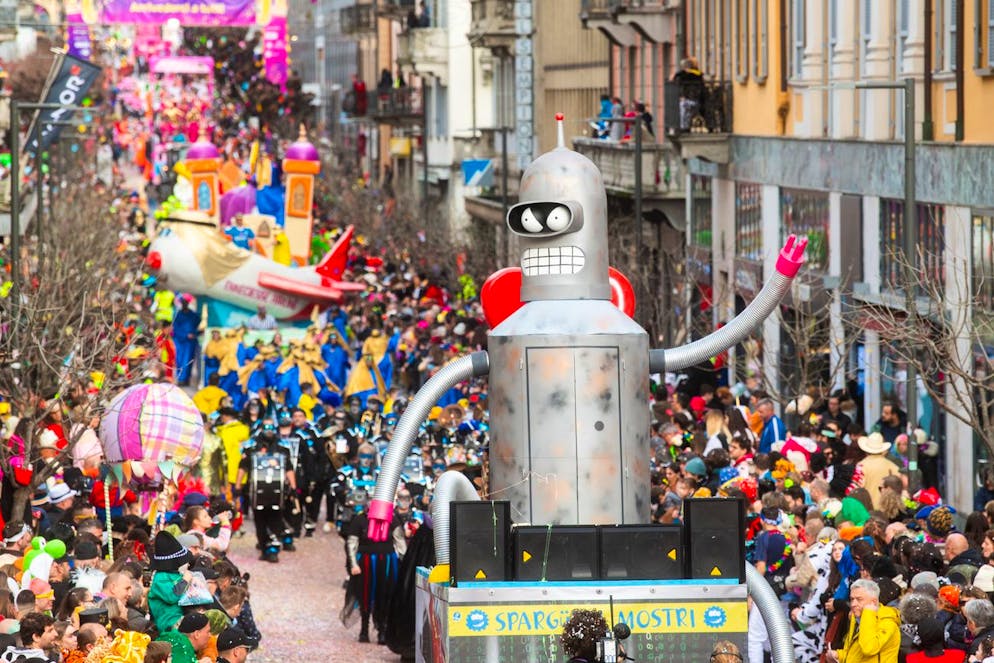 Carnevale: Il corteo del Rabadan ha potuto sfilare senza pioggia | blue ...