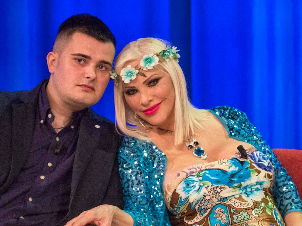 Ilona Staller parla del figlio Ludwig: «È negli Stati Uniti per ...