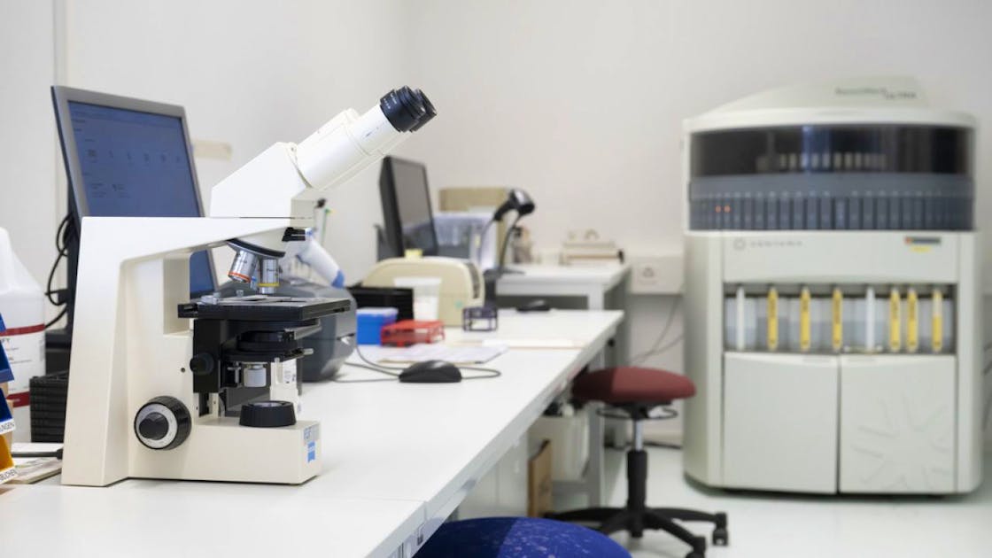 Une étudiante dédommagée après avoir contracté le sida dans un labo ...