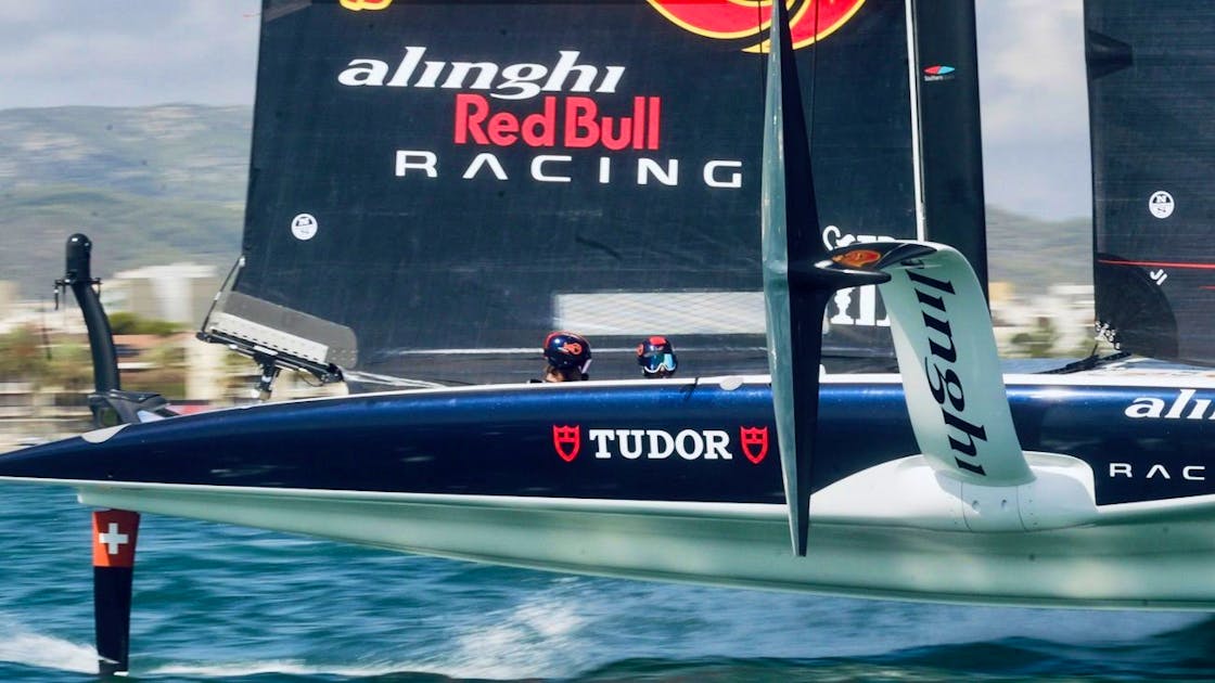 Coupe de l'America: Le nouveau bateau d'Alinghi met cap sur Barcelone ...