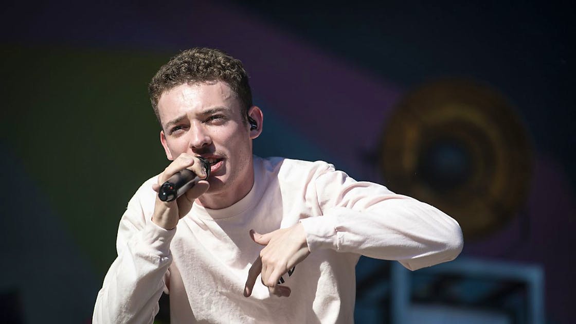 La Suisse envoie le rappeur non binaire Nemo à l'Eurovision | blue News