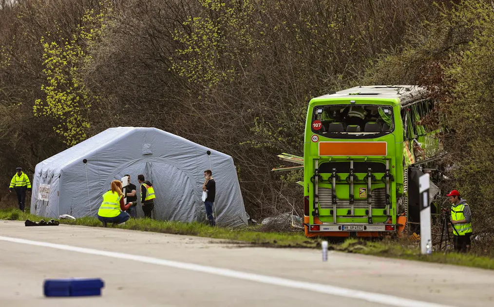 Flixbus nach Zürich bei Leipzig verunglückt +++ Mindestens 5 Tote ...