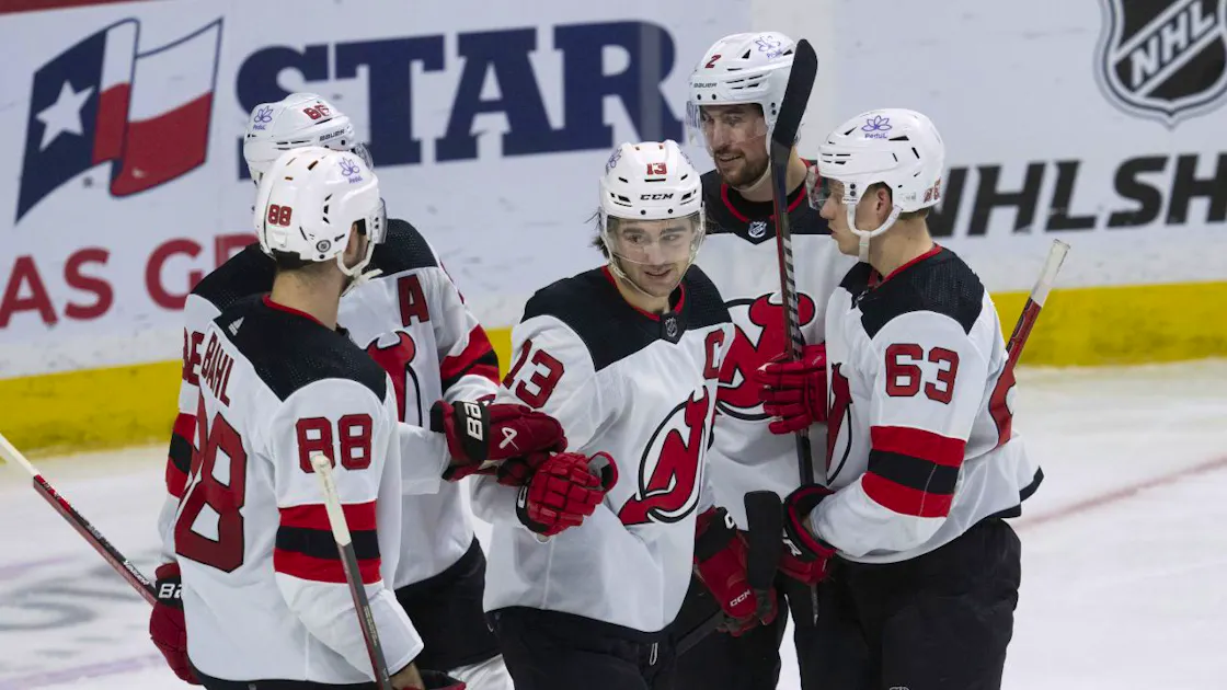 Captain Hischier trifft: Die New Jersey Devils bleiben im Playoff ...