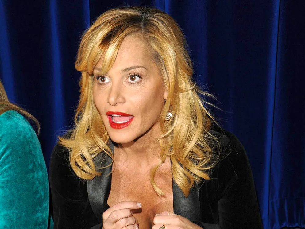 Simona Ventura va in onda con una paralisi facciale: «Ho mezza faccia ...