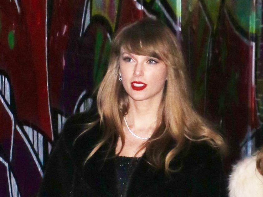 Carton absolu pour le nouveau titre de Taylor Swift, «Fortnight» | blue ...