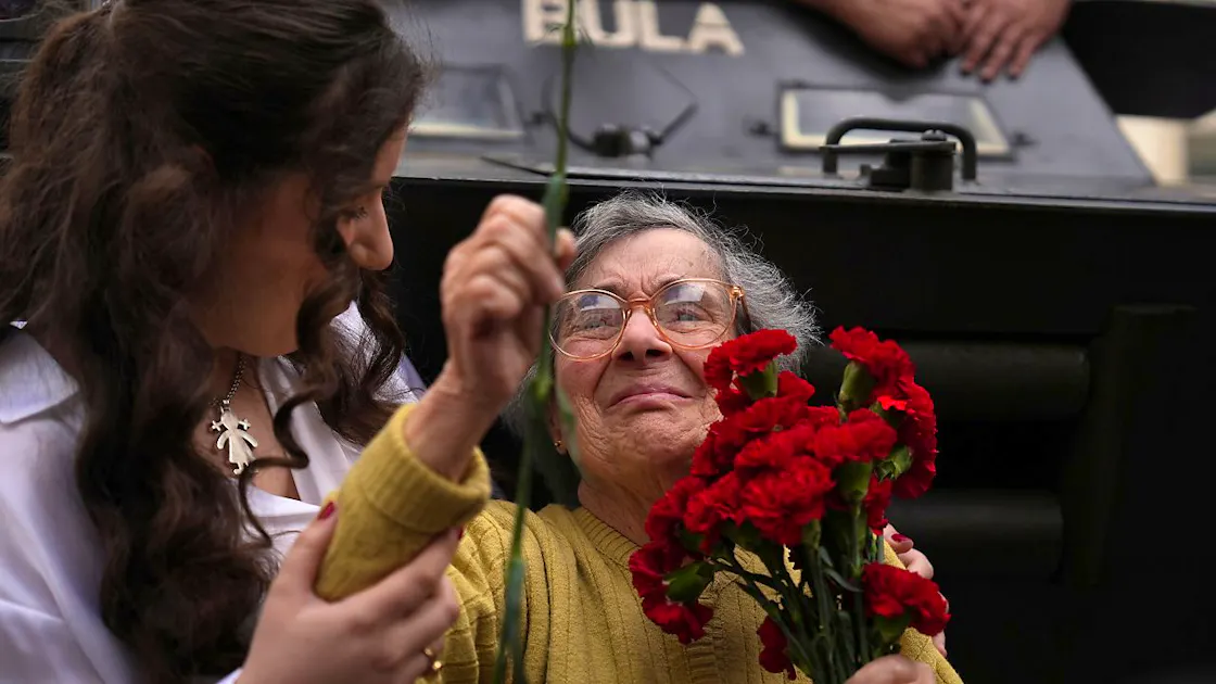 Politik: Portugal feiert 50 Jahre Nelkenrevolution und Demokratie ...