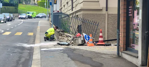 Un'auto travolge una donna sul marciapiede in via Besso a Lugano, è ...