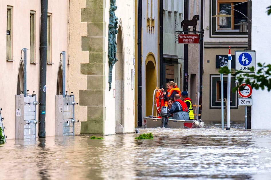 Hochwasser in Süddeutschland: Wasserstände sinken teils, Lage bleibt angespannt +++ Frau nach 52 ...