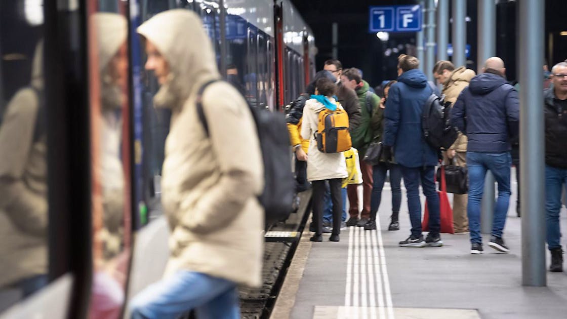 Öffentlicher Verkehr: Die SBB bauen Reisezentrum beim Bahnhof Zug um ...