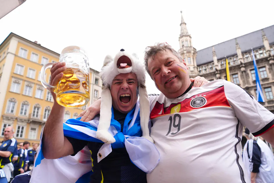 L'ambiance monte avant le match d'ouverture Allemagne - Ecosse | blue News