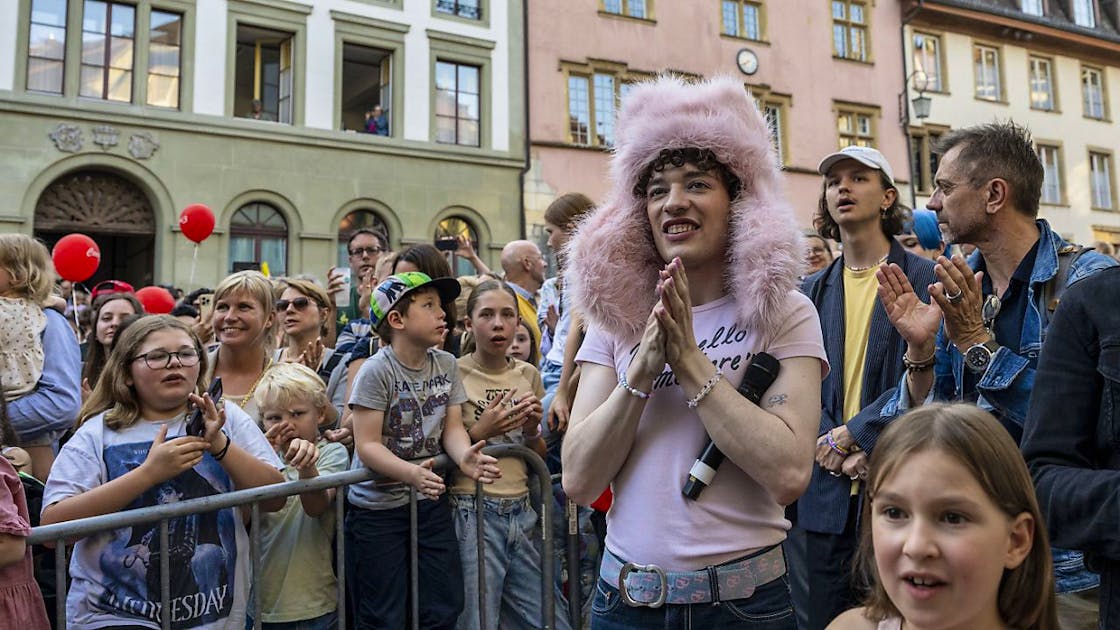 Eurovision Song Contest: Nemo lässt sich nach stürmischen Wochen daheim ...