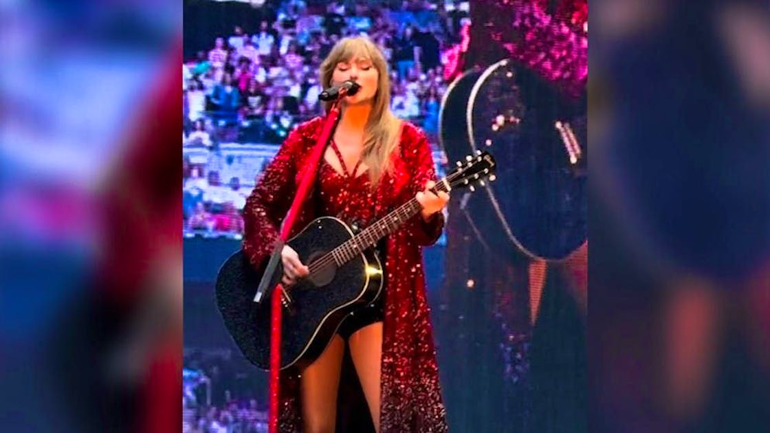 Disturbance in the middle of a song: Taylor Swift swallows insect ...