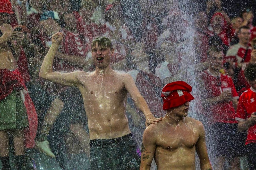 Doomsday atmosphere in Dortmund, but the fans are dancing | blue News