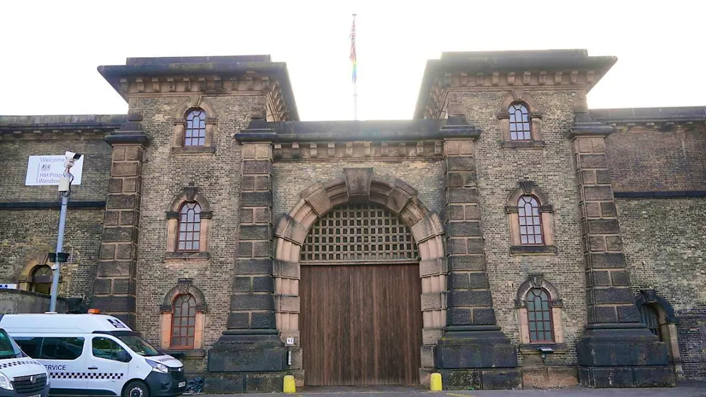 Filmed having sex with inmate - guard charged | blue News