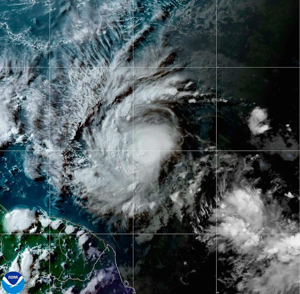 "Beryl" makes landfall in the Caribbean as a category 4 hurricane ...