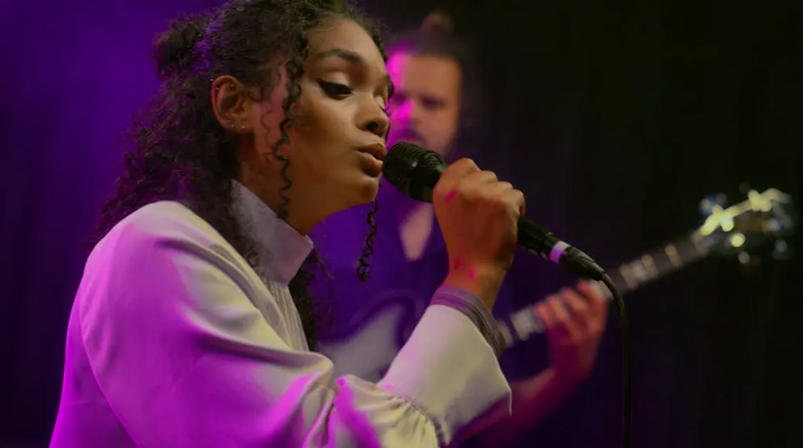 "Sing It Your Way": Alice launches her pop star career with celebrity ...