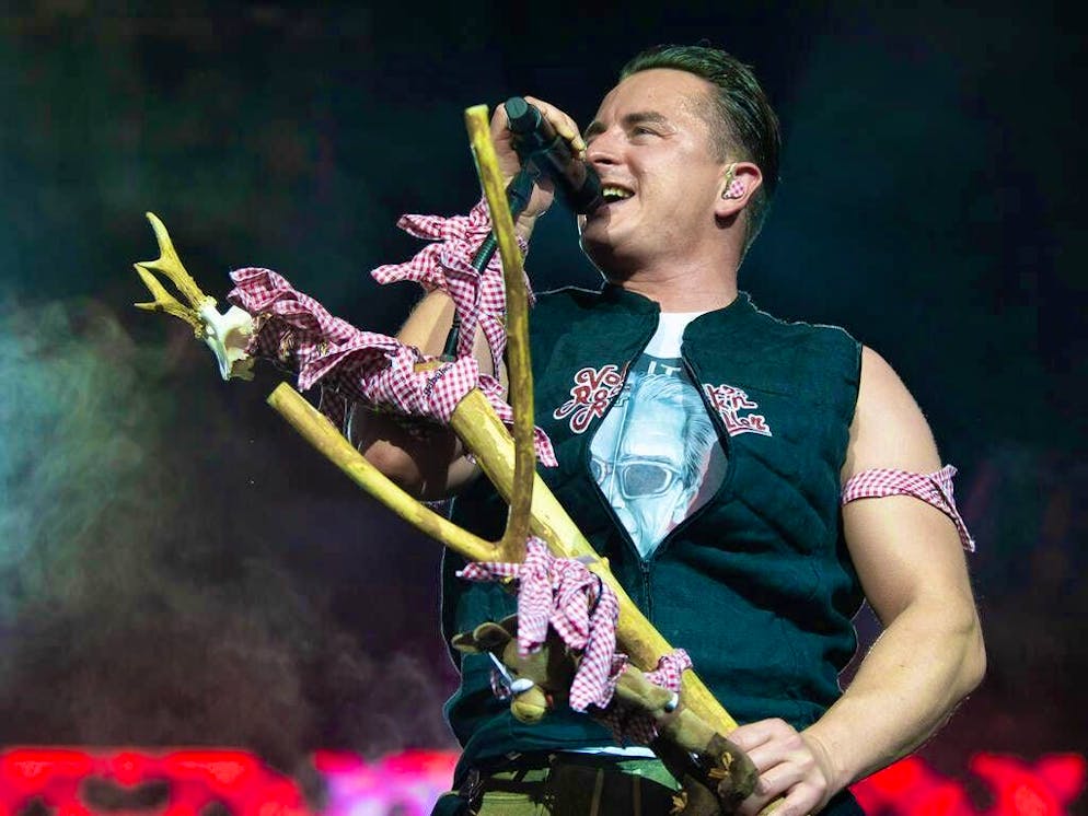 Security has to intervene: Climate activists crash Gabalier concert ...