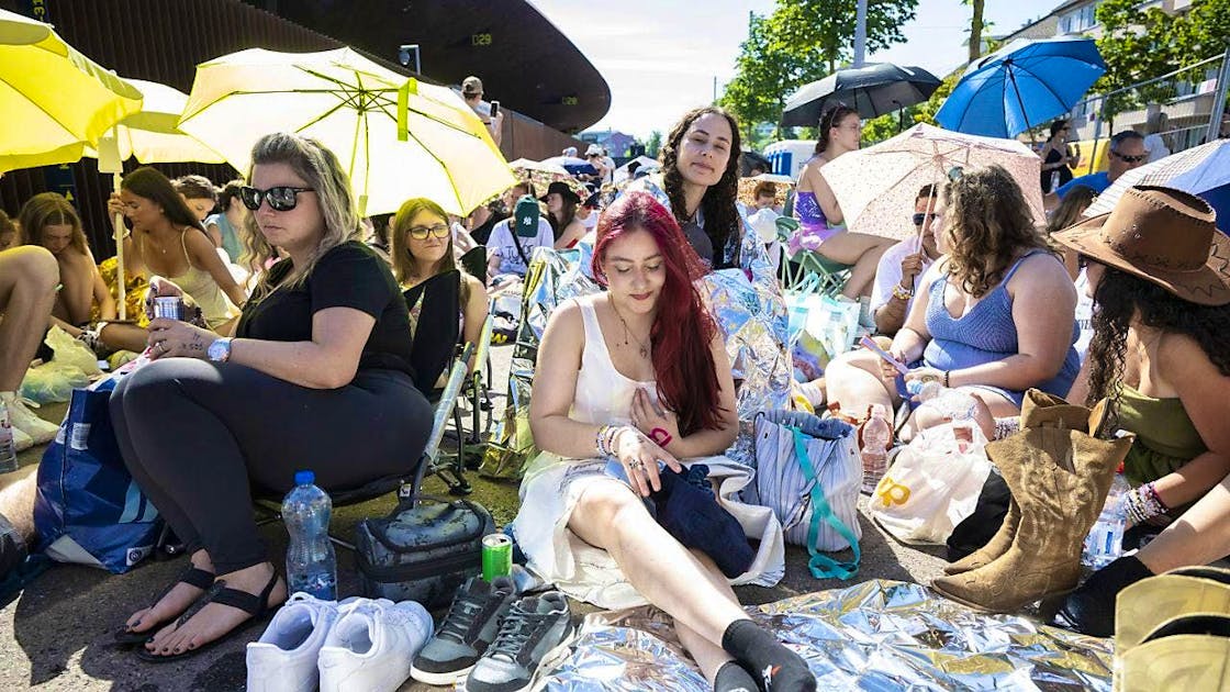 Music: "Swifties" line up in front of the Letzigrund in Zurich in the ...