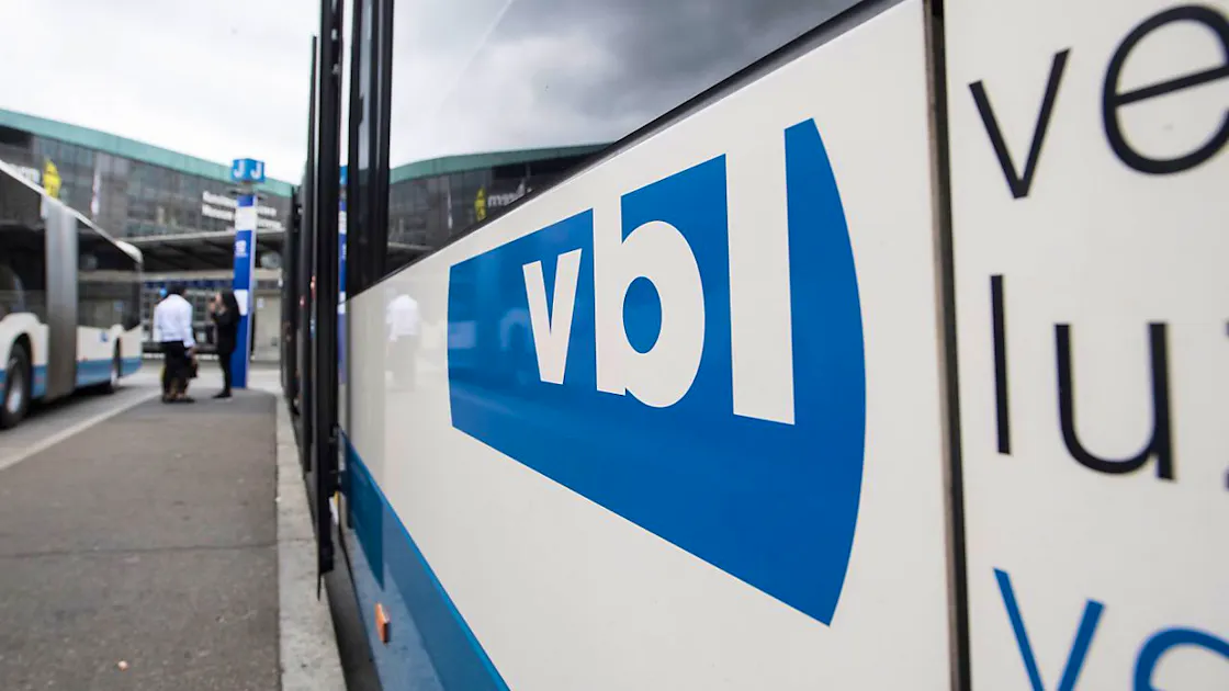 Incident in Lucerne: Car forces VBL bus to brake hard - two passengers ...