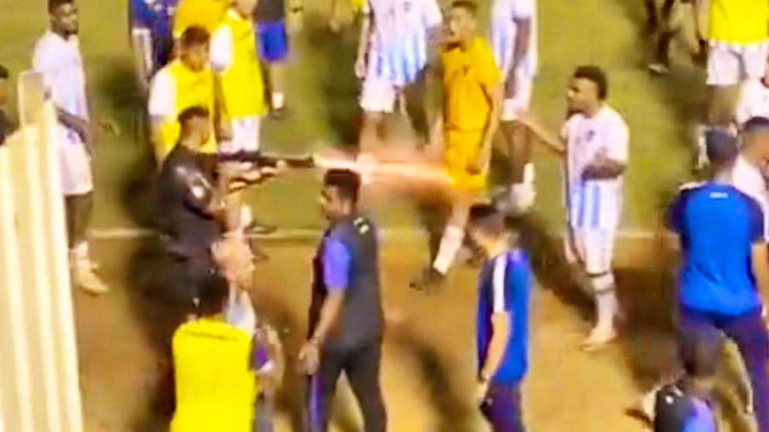 Crazy scene in Brazil: Policeman shoots down footballer with rubber ...