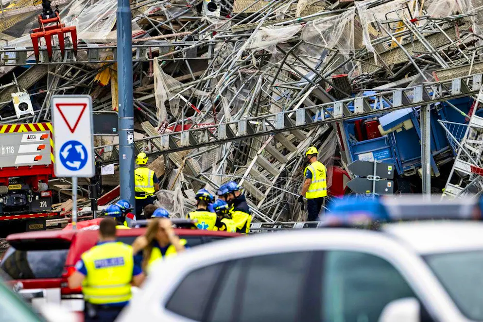 Terrifying images from Lausanne: Collapse of scaffolding claims three ...