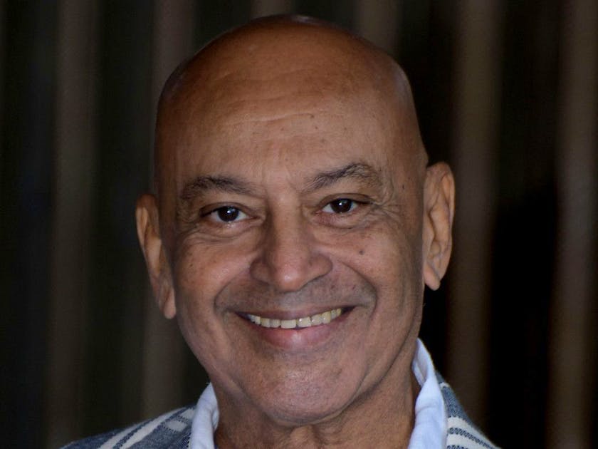 È morto a soli 51 anni l'attore Hassani Shapi | blue News