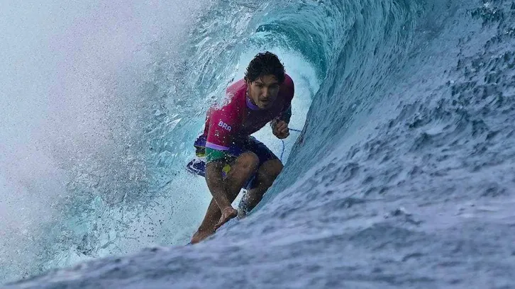 Surfer floats in the air with board: How this iconic Olympic photo was ...