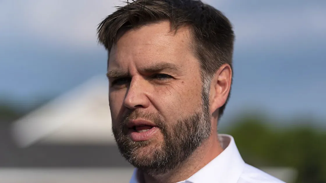 J.D. Vance, il vice di Trump, ammette, la scelta di Harris è stata un ...