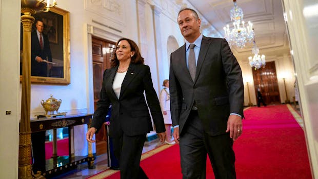 Kamala Harris' husband admits affair with nanny | blue News