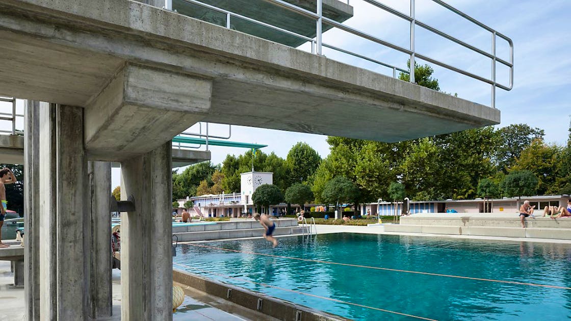 Boy jumps from 5-meter diving platform - man dies | blue News