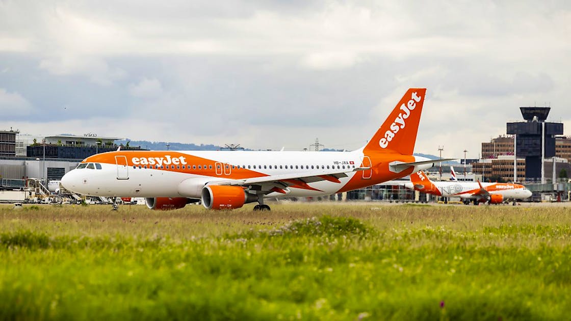 Easyjet plane to Geneva almost crashes into a car | blue News