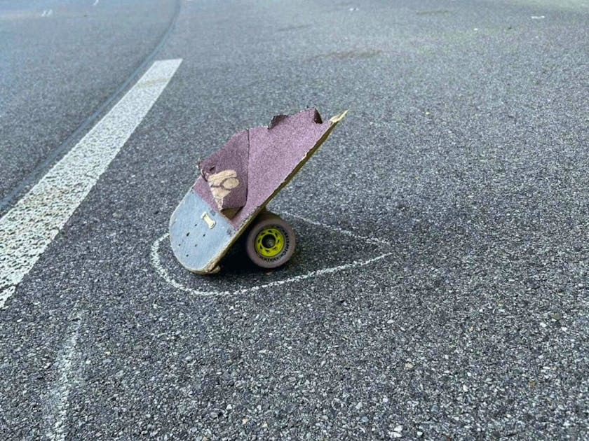 Skateboarder skids under car and dies in Erlinsbach AG | blue News