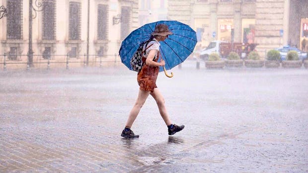 Italy: Severe thunderstorm in Rome - monthly average in one hour | blue ...