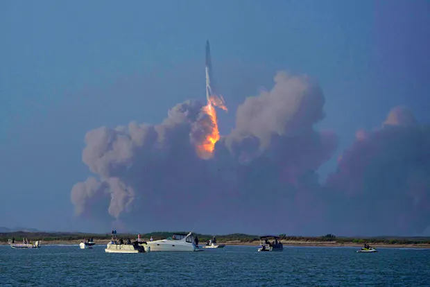 SpaceX rocket tears hole in atmosphere during explosion | blue News