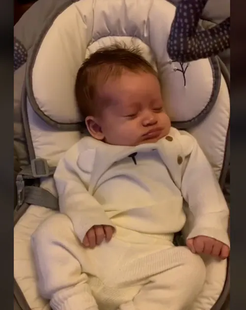 Baby is born twice: Luca is taken out of the womb for surgery and put ...
