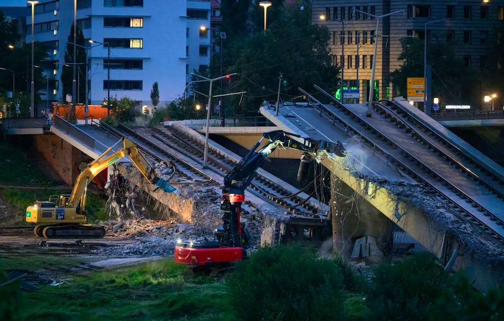 Another section of the Carola Bridge in Dresden collapses | blue News